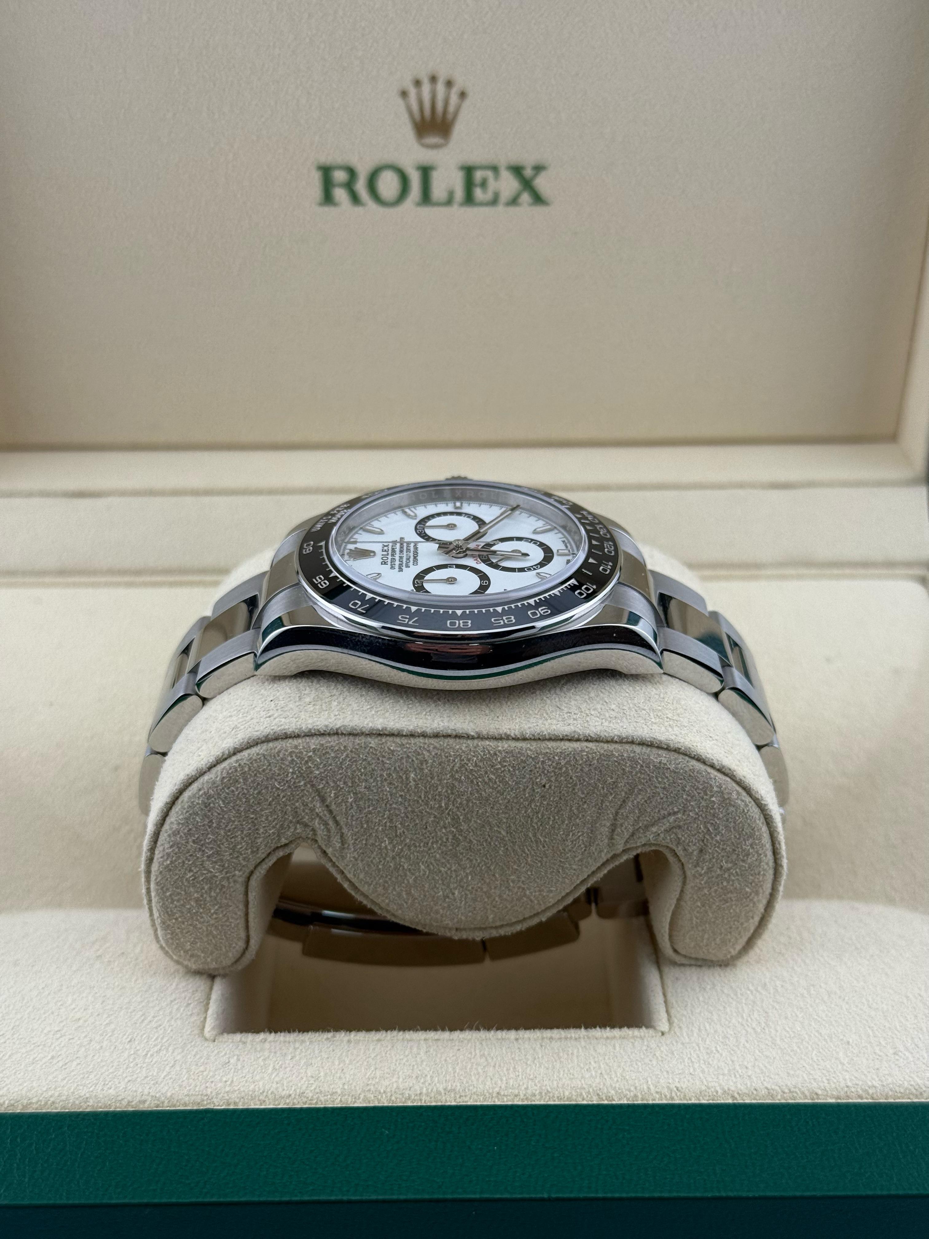 Rolex Daytona 126500 LN - White Dial & Bracelet Strap