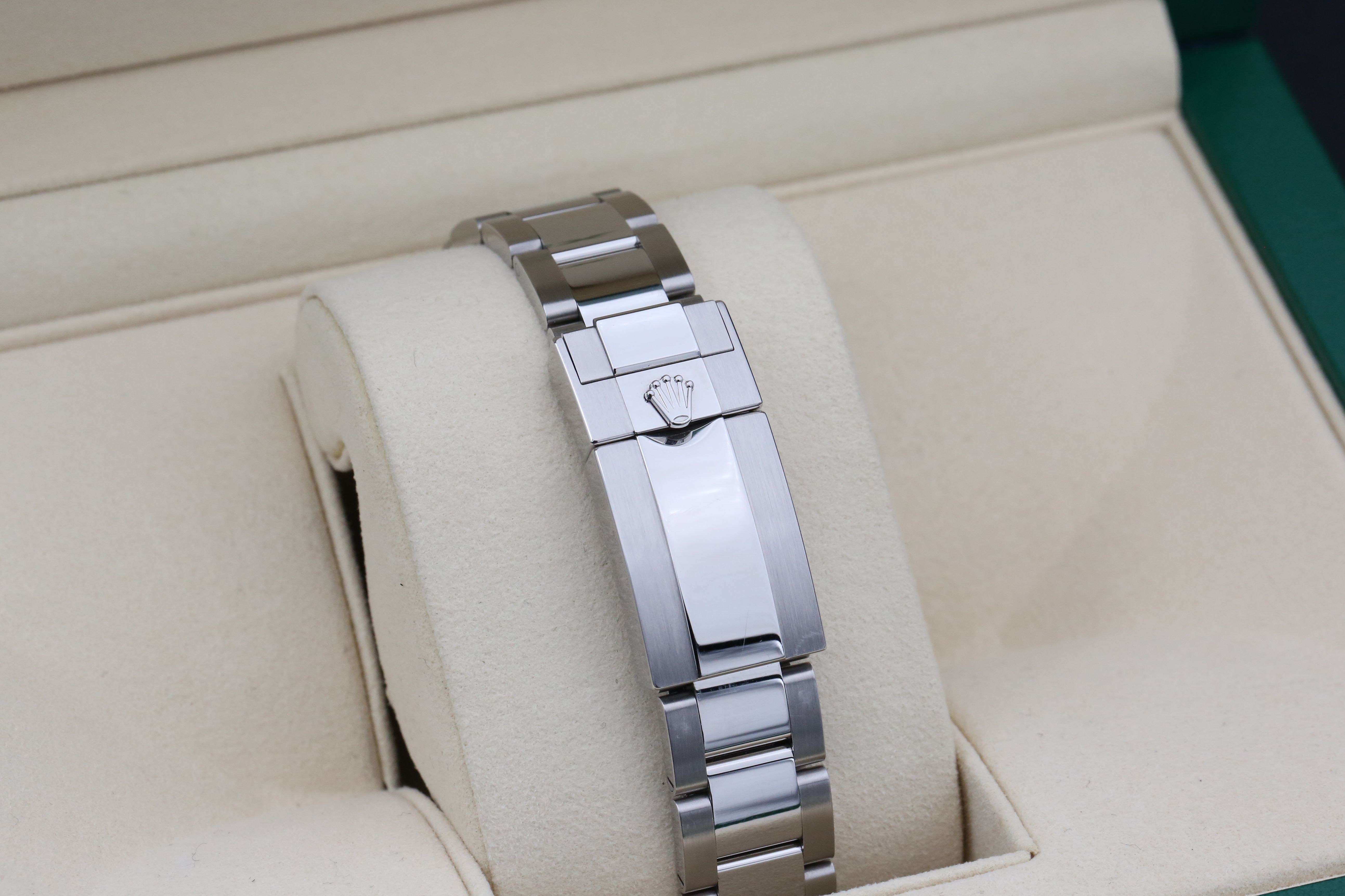 Rolex Daytona 126500 LN - Black Dial & Bracelet Strap